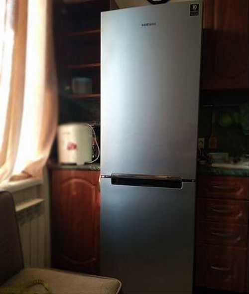 Холодильник No Frost Samsung RB30J3000SA