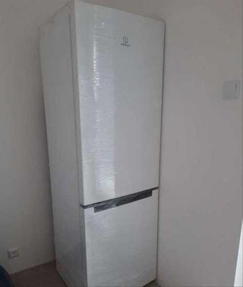 Холодильник indesit DF4180W