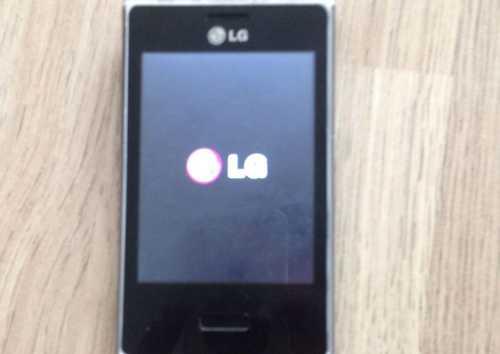Смартфон LG Optimus E-400