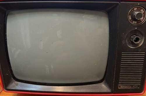 Телевизор черно белый Юность 402