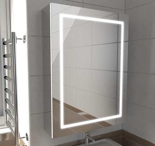 Шкаф с зеркалом и подсветкой в ванную комнату