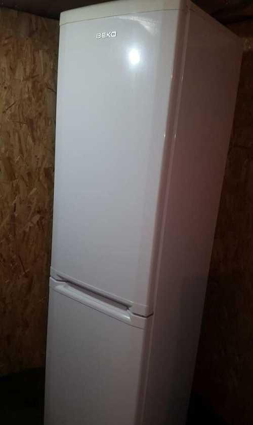 Большой красивый холодильник Beko 2 м