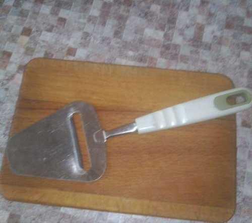 Нож-лопатка для нарезания твердого сыра. Винтаж