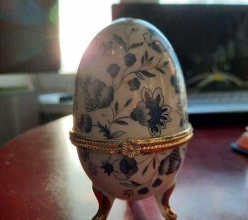 Яйцо- шкатулка. Роспись под Гжель