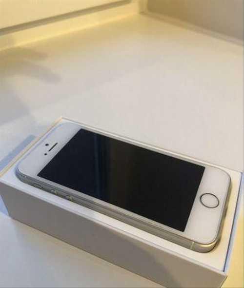 Телефон iPhone 5 se