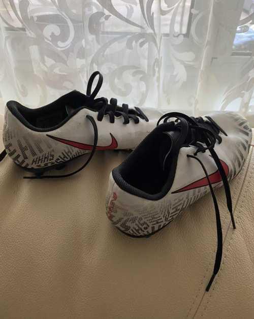 Футбольные бутцы Nike