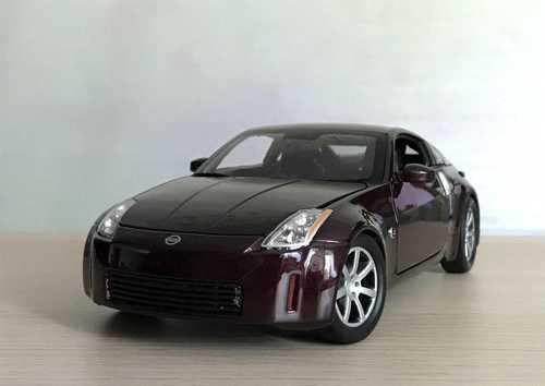 Модель автомобиля 2003 nissan 350z. 1:18
