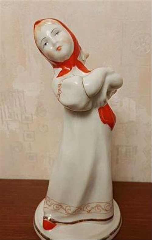 Фарфоровая статуэтка Девочка плясунья
