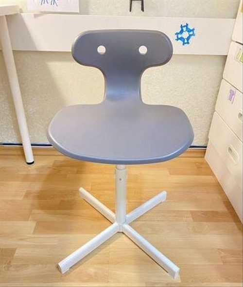 Детский стул для письменного стола для школьника с подставкой для ног