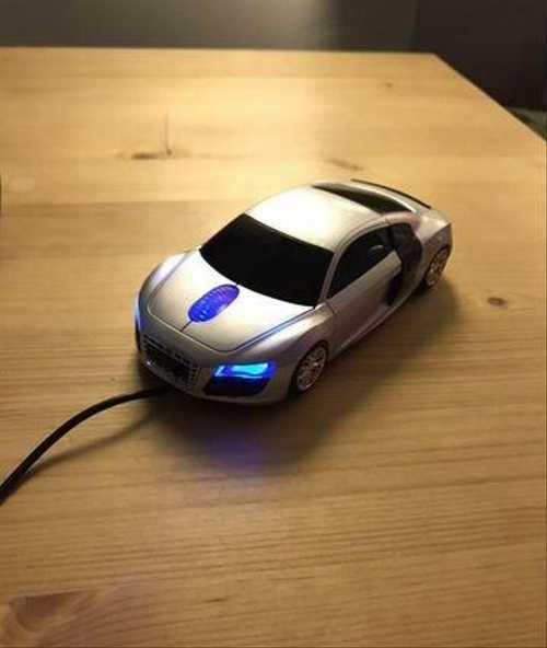 Мышь в форме автомобиля audi