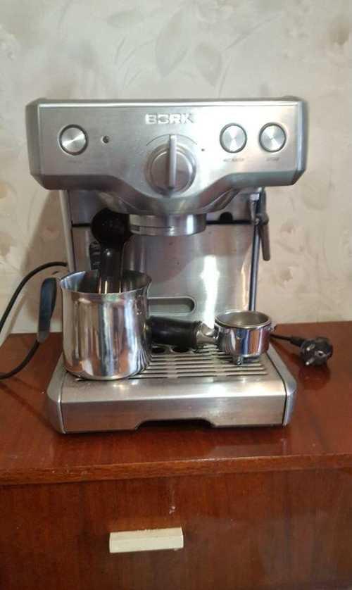 Кофемашина (кофеварка) Bork C 800