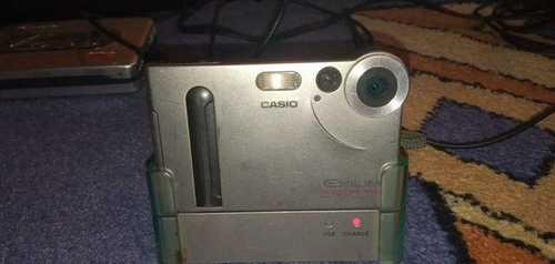 Зеркальный фотоаппарат Casio Polaroid