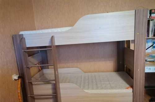Двухъярусная кровать бу с матрасами