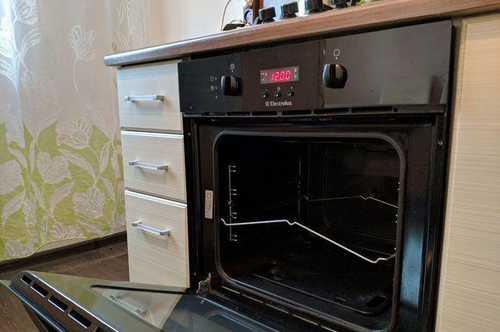 Electrolux EOG 621 K. Газовый духовой шкаф Electrolux EOG 1733 K где стоит жиклер в духовке.