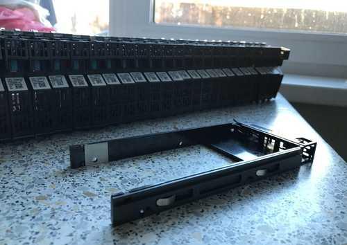 Салазки HDD 2.5 Fujitsu hitachi emc2