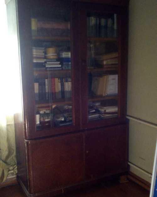 Ретро-книжный шкаф