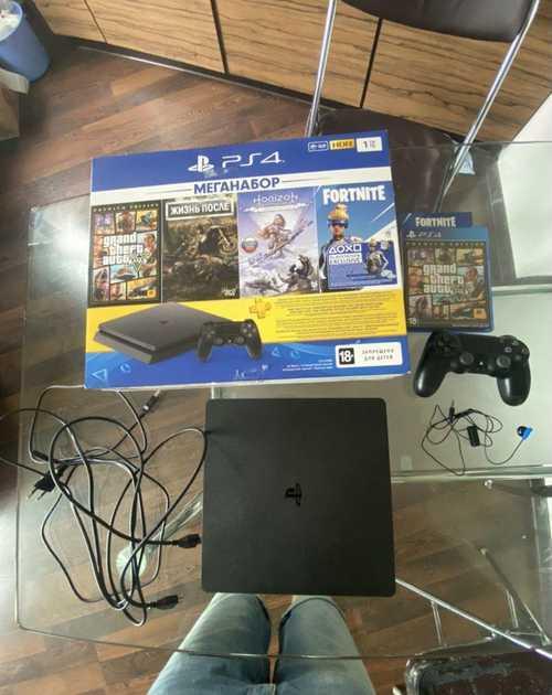 Sony PS4 1TB (наиграно 200 часов максимум)