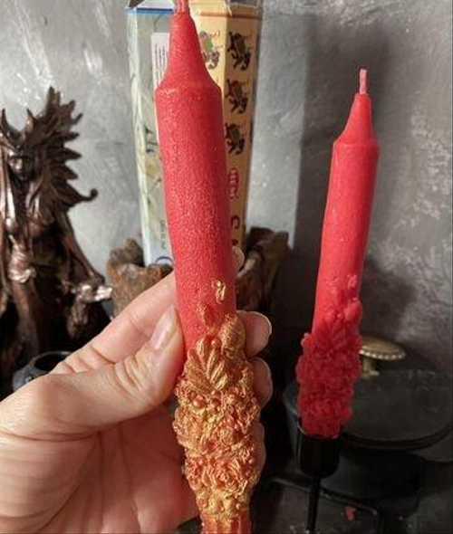 Красные свечи из воска