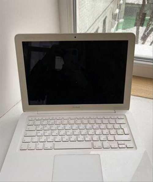Apple MacBook white 2010 года