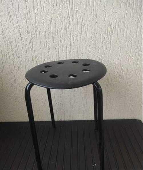 Табуретка IKEA с пластиковым седлом
