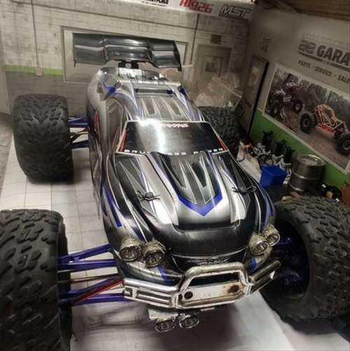 Traxxas e-revo 1 8