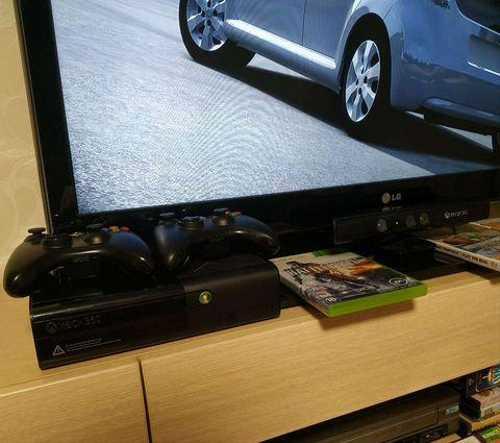 Xbox 360 + kinect + 2 б/п джойстика + 8 игр