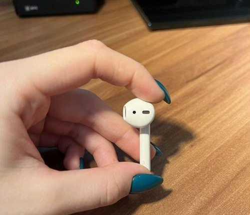 Правый наушник apple airpods не заряжается