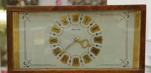 Часы весна в деревянном корпусе СССР