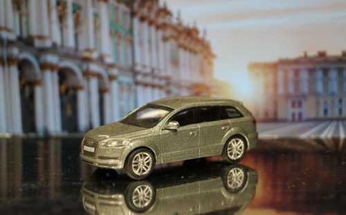 Audi Q7 Silver Metallic Grey 1/72