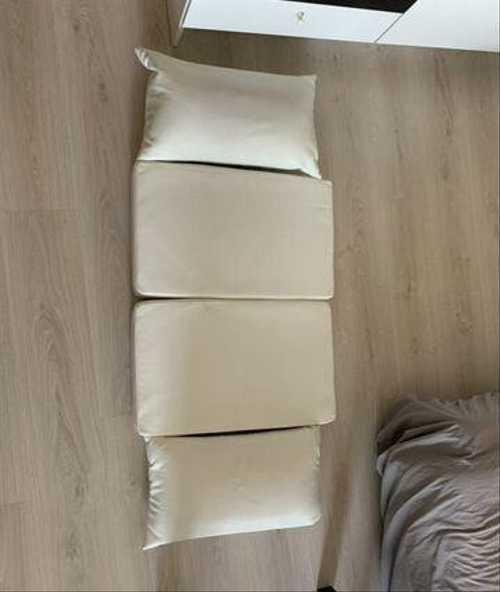 Белые кожаные подушки