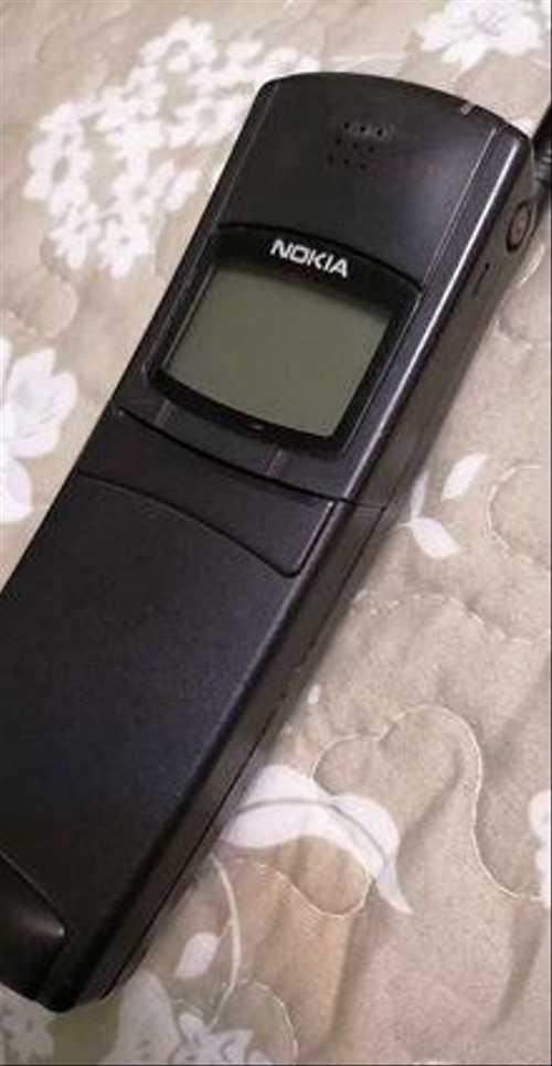 Сотовый телефон Nokia 8110 по прозвищу "банан"