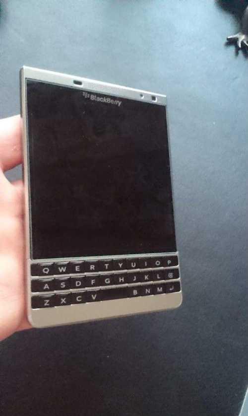 Телефон BlackBerry Passport Silver Edition