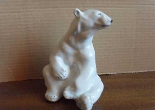 Фарфор статуэтка скульптура лзфи Медведь полярный