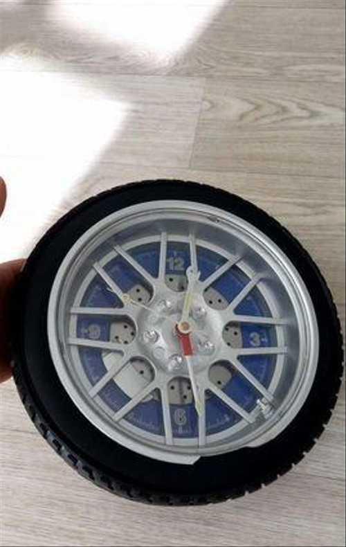 Часы настенные в форме колеса