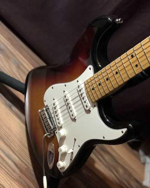 Гитара fender stratocaster american standard 2000