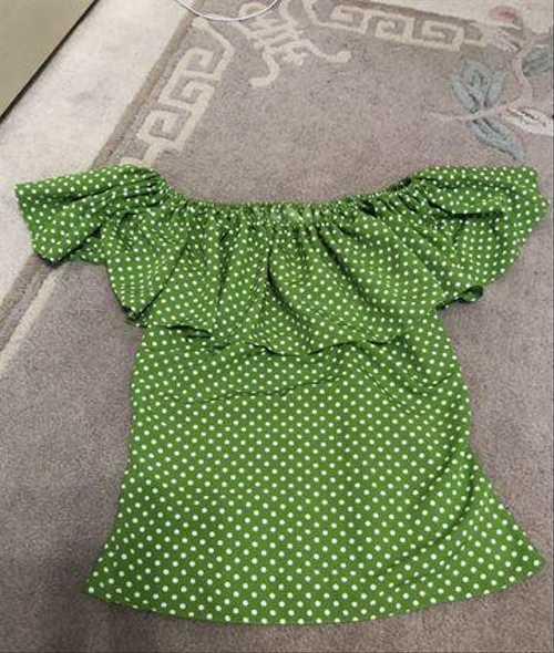 Яркий зелёный топ в горох