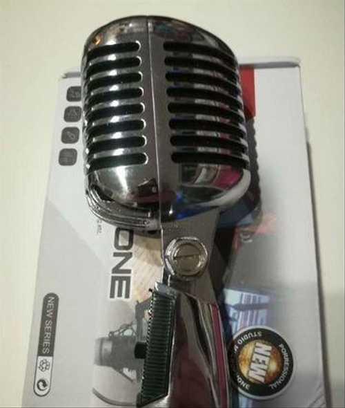 Ретро винтажный микрофон
