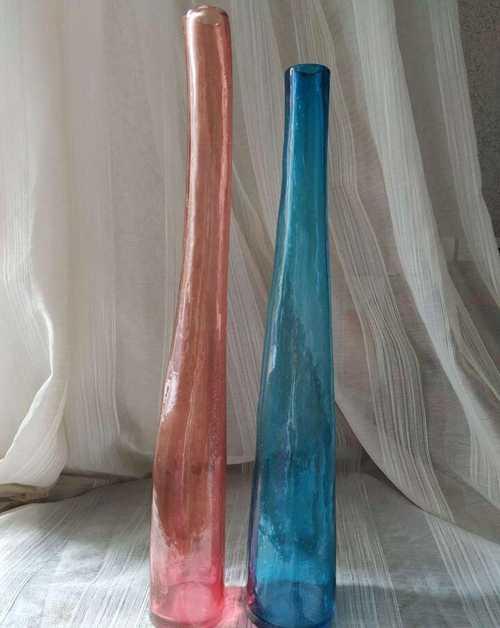 Две вазы из цветного стекла