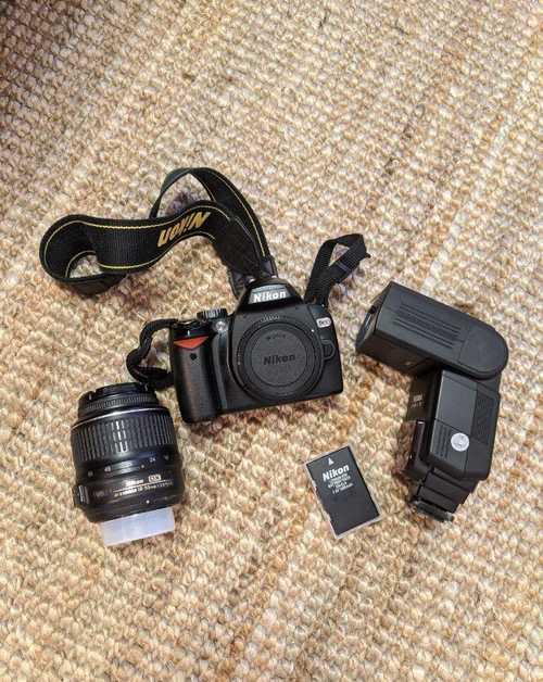Зеркальный Nikon D60