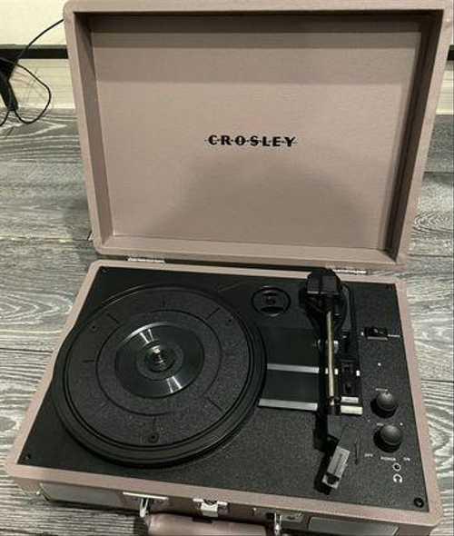 Виниловый проигрыватель crosley