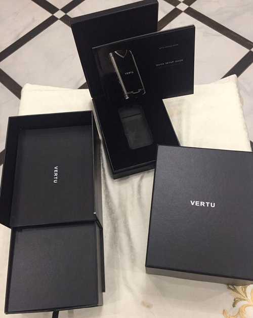 Коробка верту. Коробка от телефона Verty. Vertu коробка. Коробка Vertu комплектация.