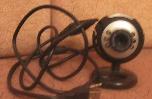 Веб-камера со встроенным микрофоном и подсветкой