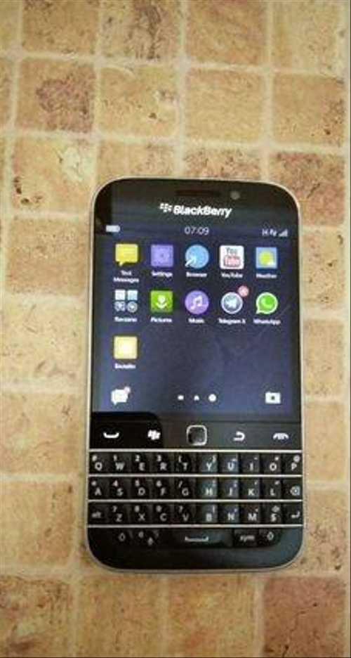 Телефон BlackBerry q20