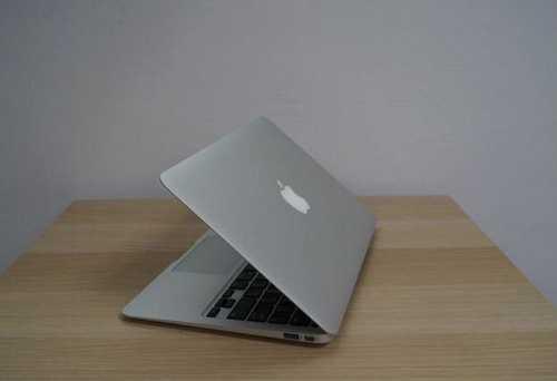 Macbook air 11,6, 2011. core i5: 2 GB RAM: SSD 60