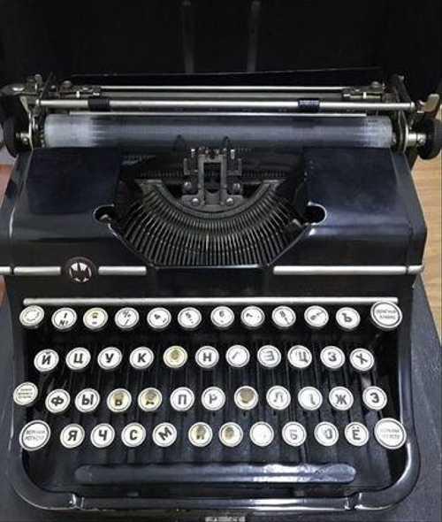 Старинная пишущая машинка