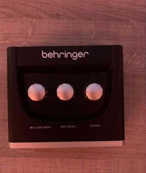 Звуковая карта behringer um2