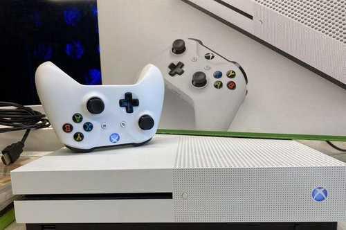 Xbox One S с джойстиком и дисководом. Game