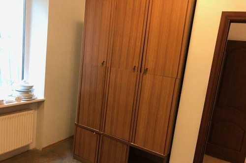 Румынский шкаф для одежды 132х58х225 см