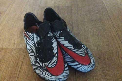 Футбольные бутсы Nike Hypervenom