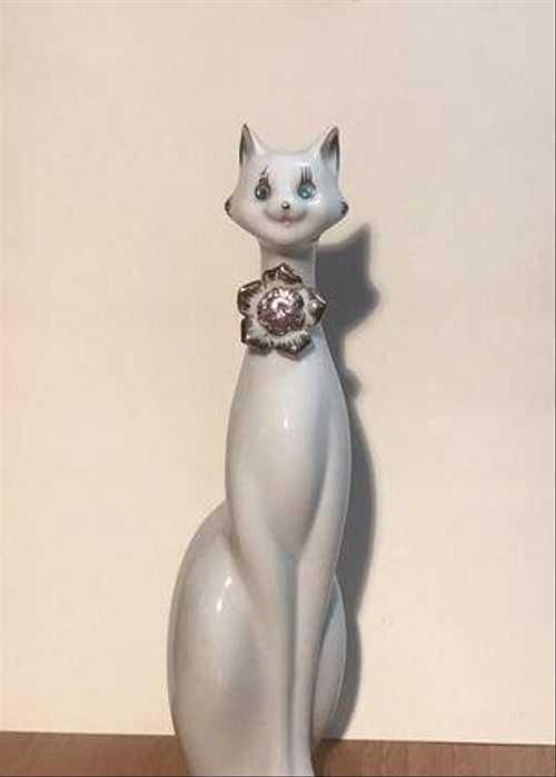 Фарфоровая статуэтка кошки